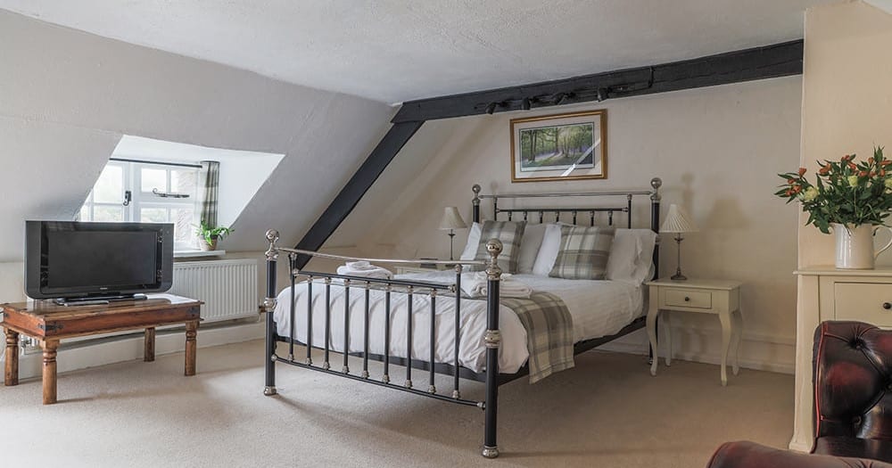 Pubs with Rooms, Overlooking Beautiful Views | Bearslake Inn